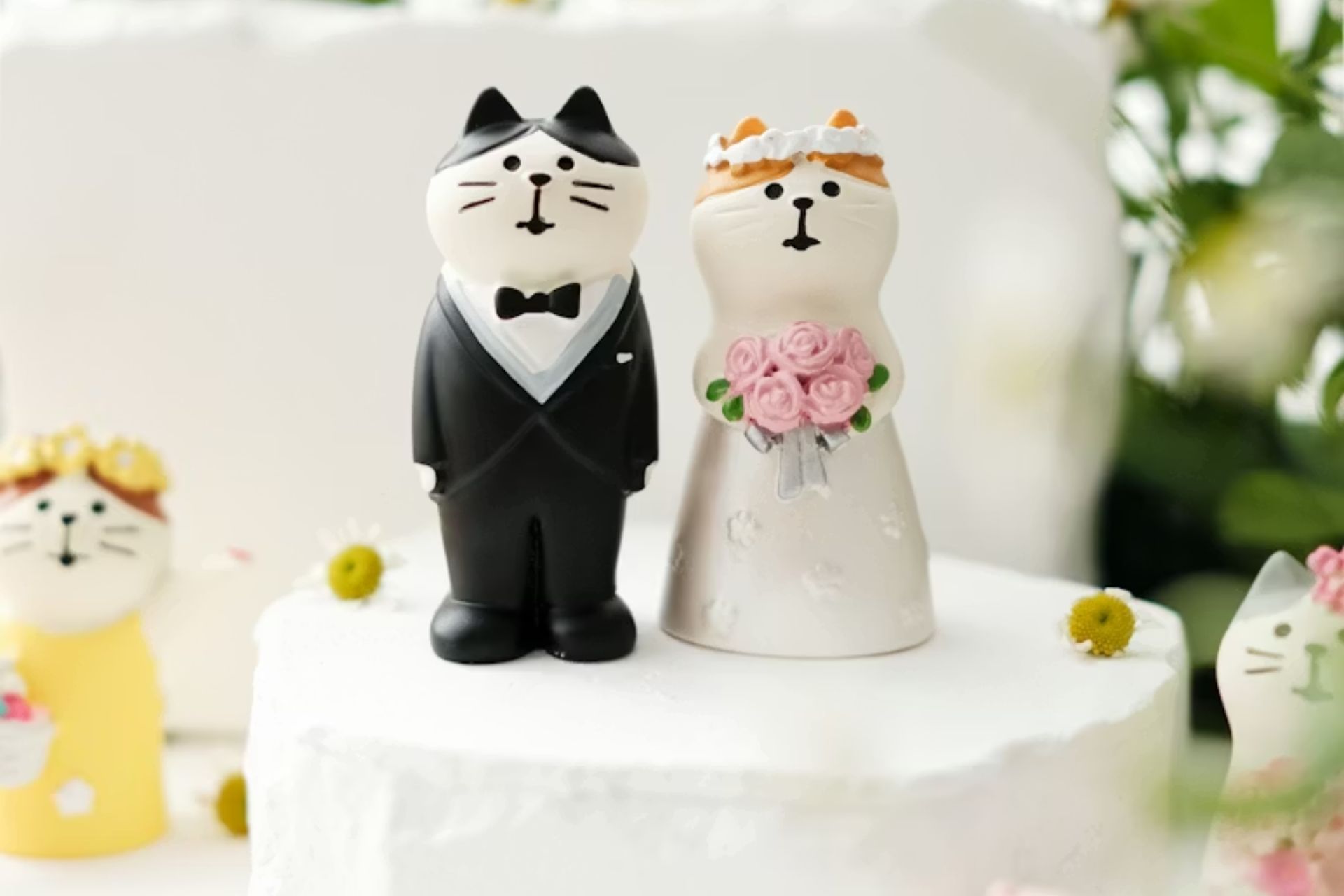 12 Unique Wedding Cake Toppers You'll Say 'I Do' To - Revivalist