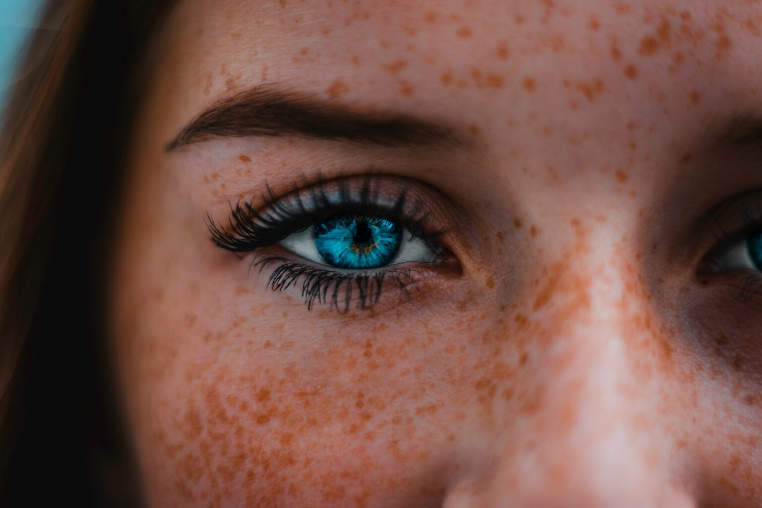How to Get Flawless Freckles in 4 Easy Ways with Makeup - Revivalist